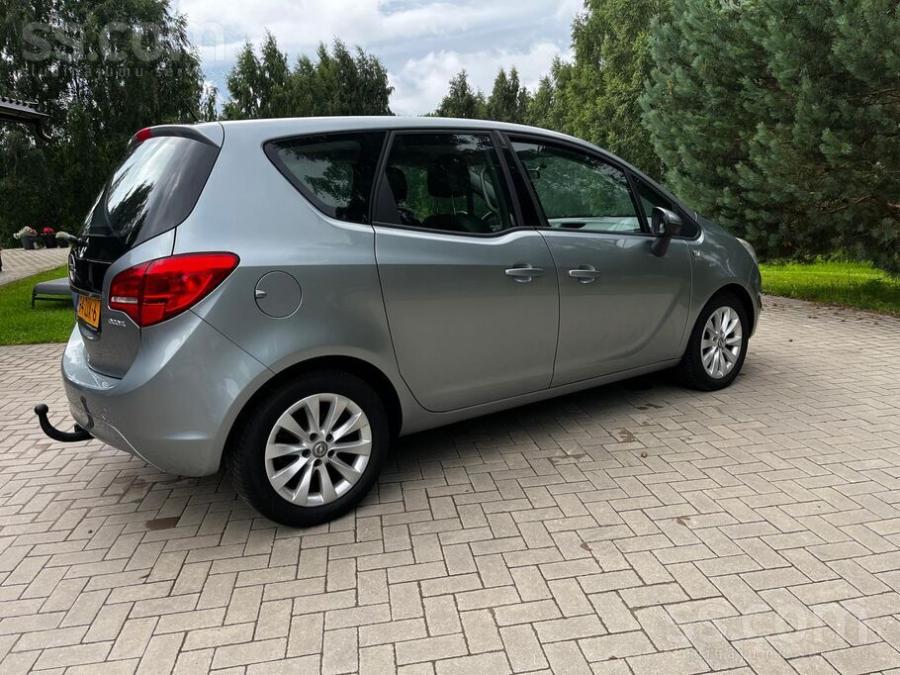 Grey Opel Meriva 2012 in Cesis, with an engine capacity of 1.40 L and mileage of 240 thousand km for 4650 €, photo 4 on AUTOMOTO.COM.LV