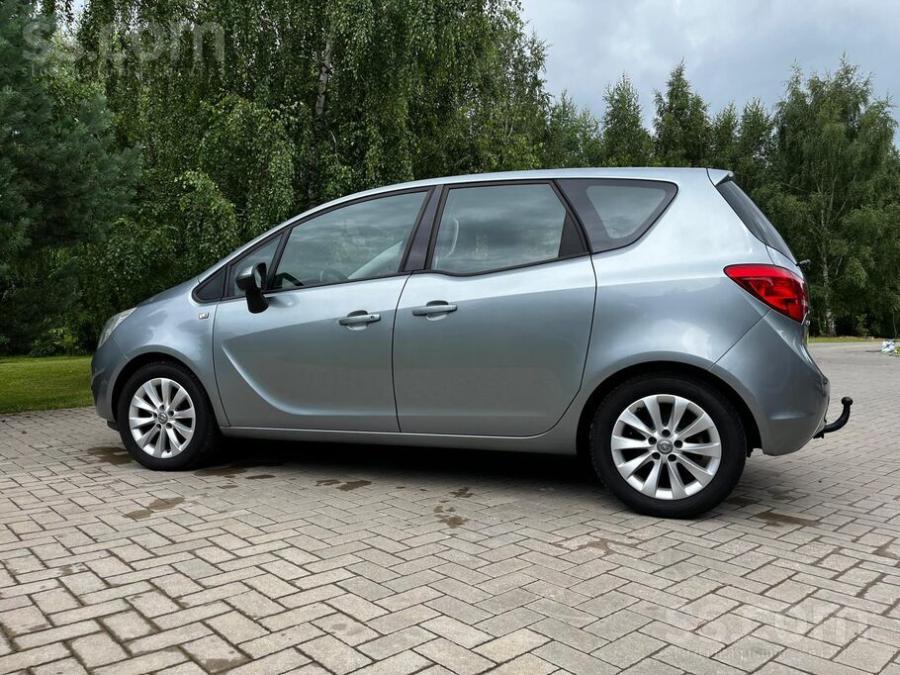 Grey Opel Meriva 2012 in Cesis, with an engine capacity of 1.40 L and mileage of 240 thousand km for 4650 €, photo 5 on AUTOMOTO.COM.LV