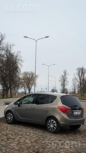 Pelēks Opel Meriva 2012 Daugavpils, ar dzinēja tilpumu 1.30 L un nobraukumu 239 tūkst. km par 1500 €, foto  vietnē AUTOMOTO.COM.LV