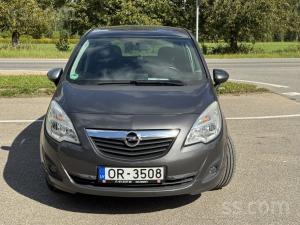 Grey Opel Meriva 2012 in Ogre, with an engine capacity of 1.70 L and mileage of 224 thousand km for 4680 €, photo 3 on AUTOMOTO.COM.LV