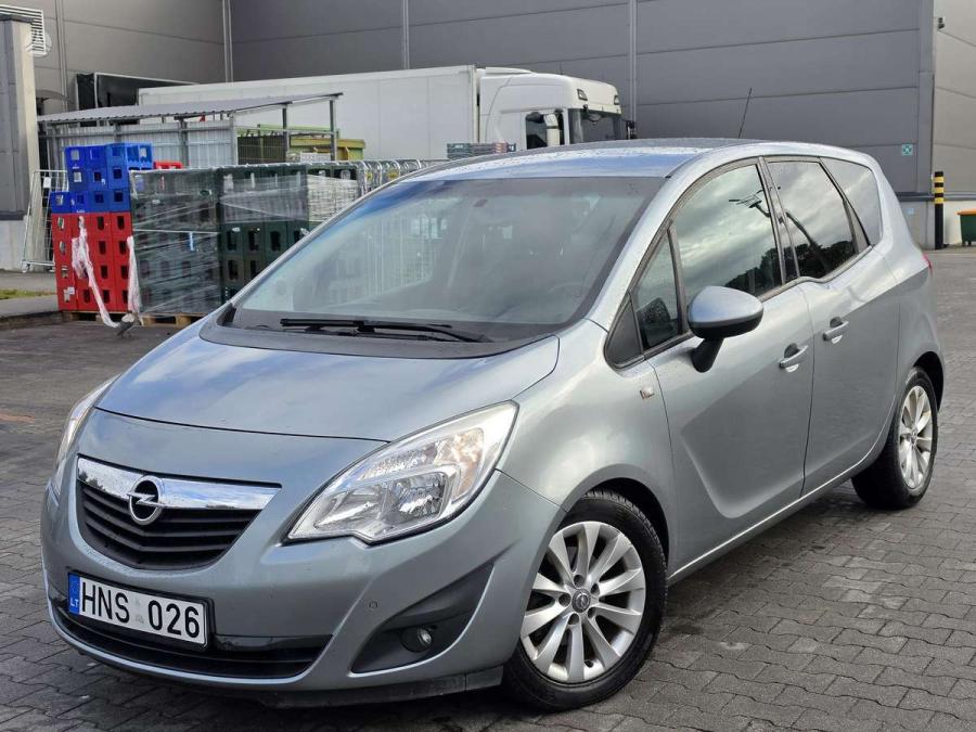 Grey Opel Meriva 2012 in Silute, with an engine capacity of 1.40 L and mileage of 113 thousand km for 2500 €, photo 1 on AUTOMOTO.COM.LV