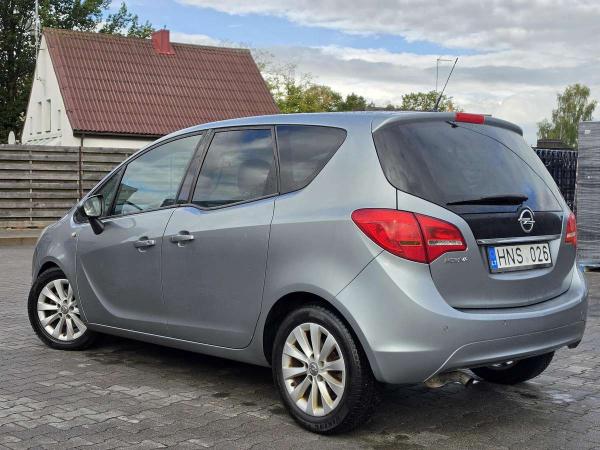 Grey Opel Meriva 2012 in Silute, with an engine capacity of 1.40 L and mileage of 113 thousand km for 2500 €, photo 3 on AUTOMOTO.COM.LV