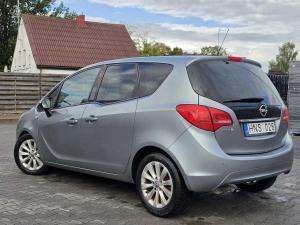 Grey Opel Meriva 2012 in Silute, with an engine capacity of 1.40 L and mileage of 113 thousand km for 2500 €, photo 3 on AUTOMOTO.COM.LV
