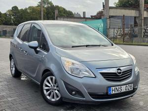 Grey Opel Meriva 2012 in Silute, with an engine capacity of 1.40 L and mileage of 113 thousand km for 2500 €, photo 4 on AUTOMOTO.COM.LV