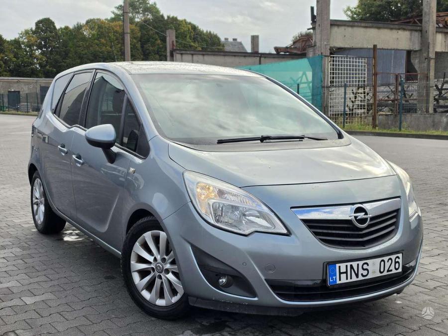 Grey Opel Meriva 2012 in Silute, with an engine capacity of 1.40 L and mileage of 113 thousand km for 2500 €, photo 4 on AUTOMOTO.COM.LV