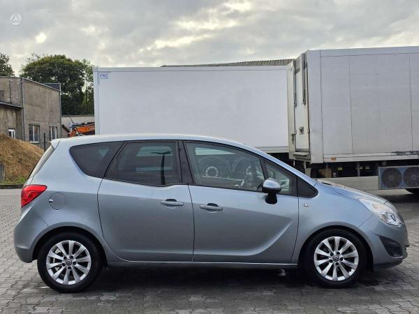 Grey Opel Meriva 2012 in Silute, with an engine capacity of 1.40 L and mileage of 113 thousand km for 2500 €, photo 6 on AUTOMOTO.COM.LV