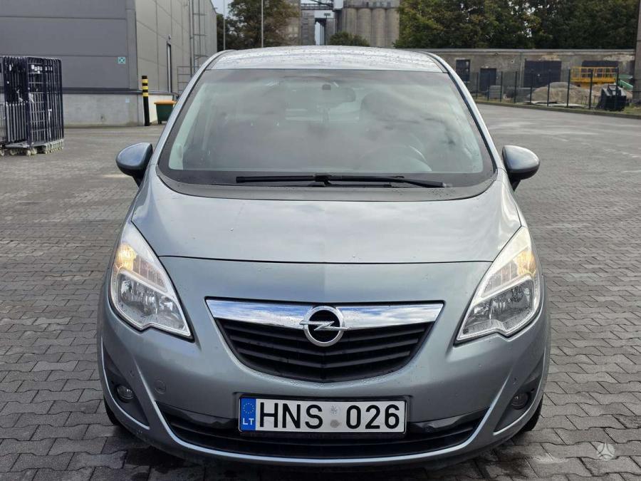 Grey Opel Meriva 2012 in Silute, with an engine capacity of 1.40 L and mileage of 113 thousand km for 2500 €, photo 8 on AUTOMOTO.COM.LV