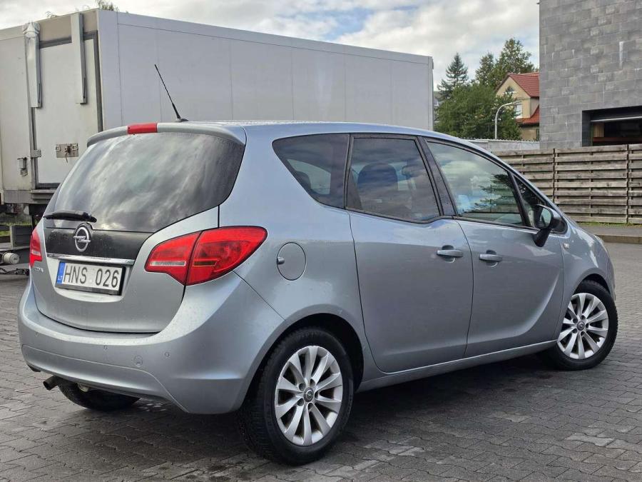 Grey Opel Meriva 2012 in Silute, with an engine capacity of 1.40 L and mileage of 113 thousand km for 2500 €, photo 9 on AUTOMOTO.COM.LV