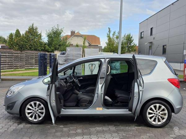 Grey Opel Meriva 2012 in Silute, with an engine capacity of 1.40 L and mileage of 113 thousand km for 2500 €, photo 10 on AUTOMOTO.COM.LV