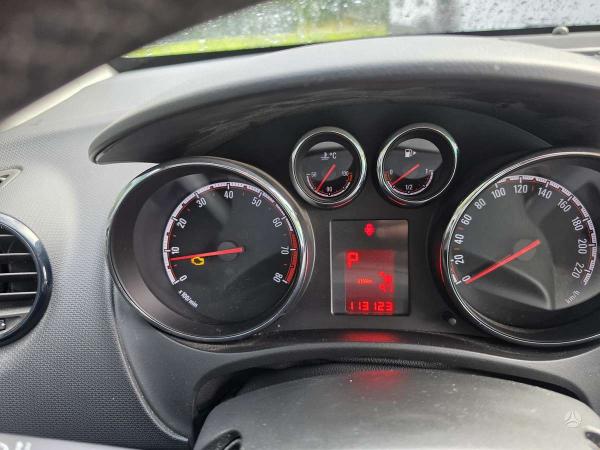 Grey Opel Meriva 2012 in Silute, with an engine capacity of 1.40 L and mileage of 113 thousand km for 2500 €, photo 11 on AUTOMOTO.COM.LV