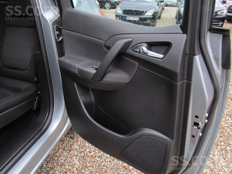 Grey Opel Meriva 2014 in Daugavpils, with an engine capacity of 1.60 L and mileage of 189 thousand km for 3990 €, photo 12 on AUTOMOTO.COM.LV