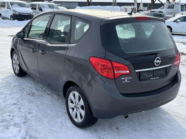 Grey Opel Meriva 2015 in Taurage, with an engine capacity of 1.60 L and mileage of 230 thousand km for 3900 €, photo 5 on AUTOMOTO.COM.LV