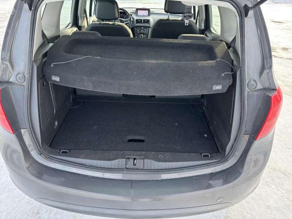 Grey Opel Meriva 2015 in Taurage, with an engine capacity of 1.60 L and mileage of 230 thousand km for 3900 €, photo 9 on AUTOMOTO.COM.LV