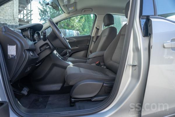 Grey Opel Meriva 2015 in Liepaja, with an engine capacity of 1.60 L and mileage of 255 thousand km for 4900 €, photo 9 on AUTOMOTO.COM.LV