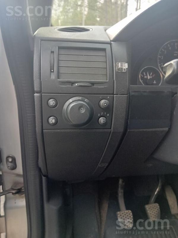 Grey Opel Meriva 2004 in Daugavpils, with an engine capacity of 1.70 L and mileage of 274 thousand km for 640 €, photo 7 on AUTOMOTO.COM.LV