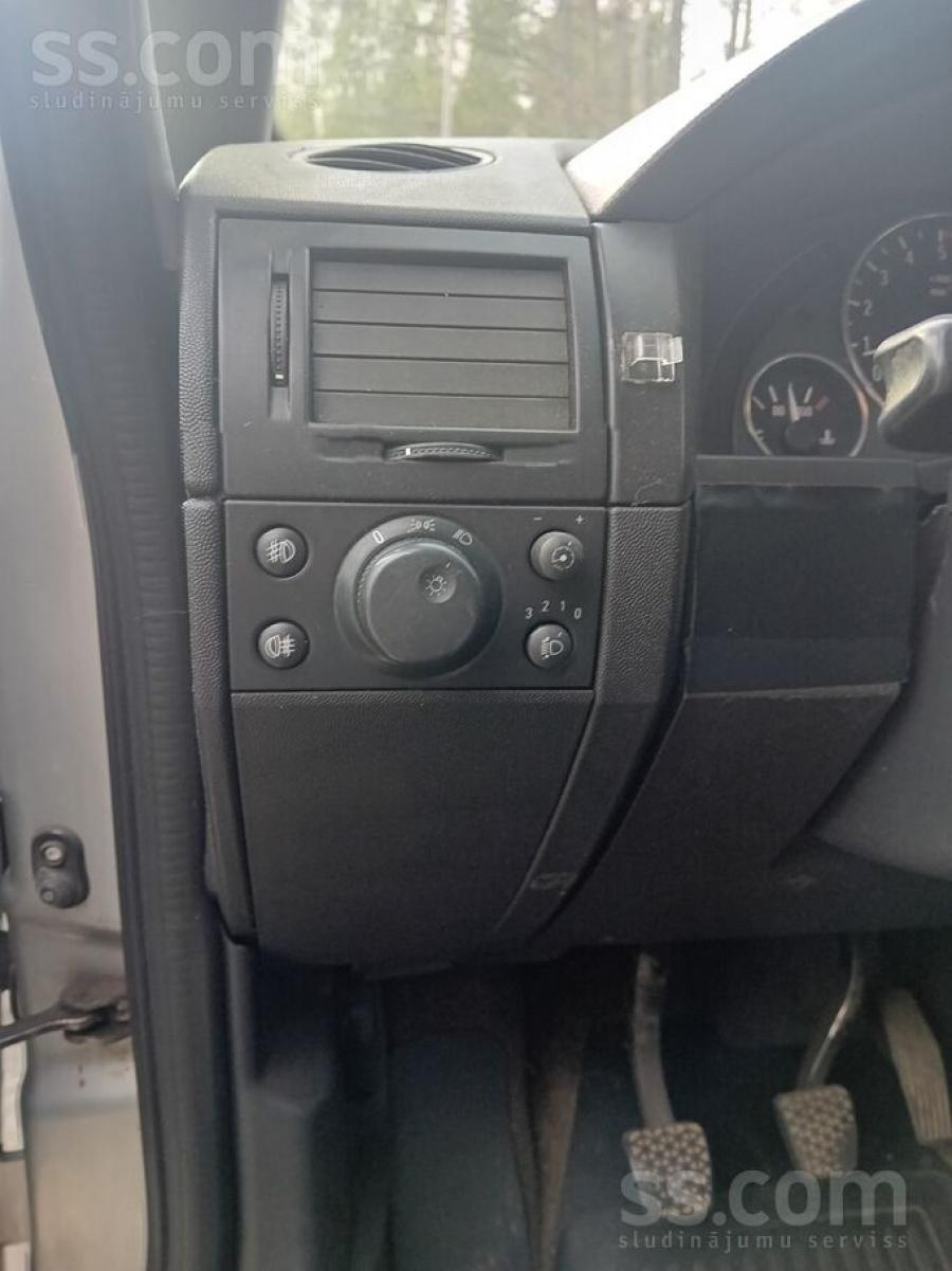 Grey Opel Meriva 2004 in Daugavpils, with an engine capacity of 1.70 L and mileage of 274 thousand km for 640 €, photo 8 on AUTOMOTO.COM.LV