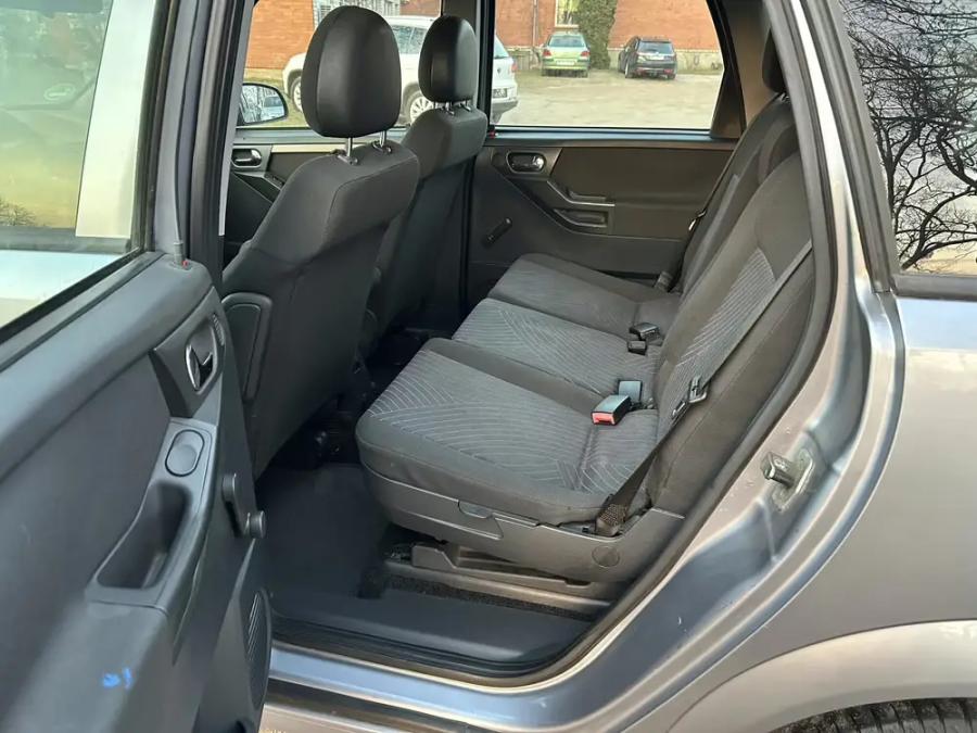 Grey Opel Meriva 2006 in Grobiņa, with an engine capacity of 1.40 L and mileage of 194 thousand km for 2550 €, photo 9 on AUTOMOTO.COM.LV