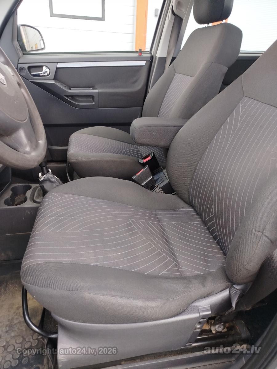 Grey Opel Meriva 2006 in Tartu, with an engine capacity of 1.40 L and mileage of 270 thousand km for 1190 €, photo 10 on AUTOMOTO.COM.LV