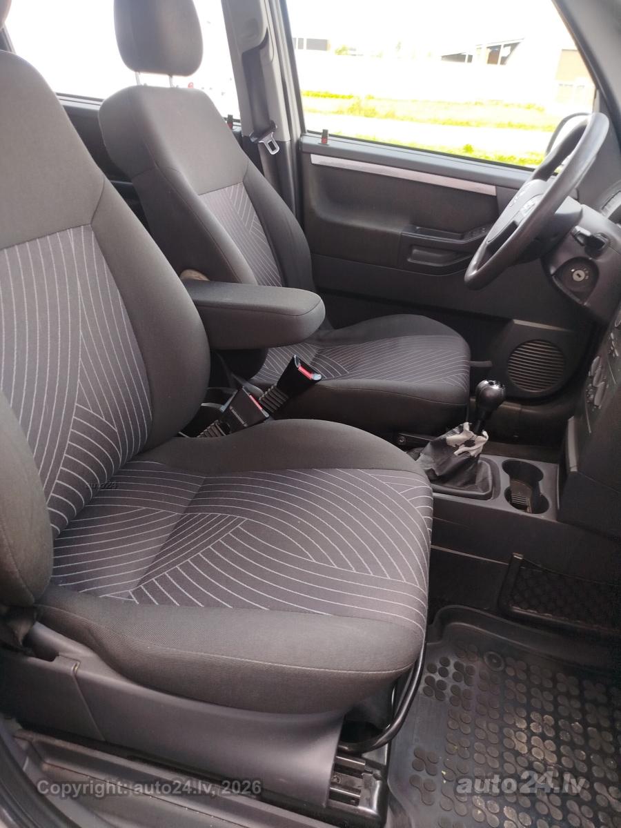 Grey Opel Meriva 2006 in Tartu, with an engine capacity of 1.40 L and mileage of 270 thousand km for 1190 €, photo 11 on AUTOMOTO.COM.LV