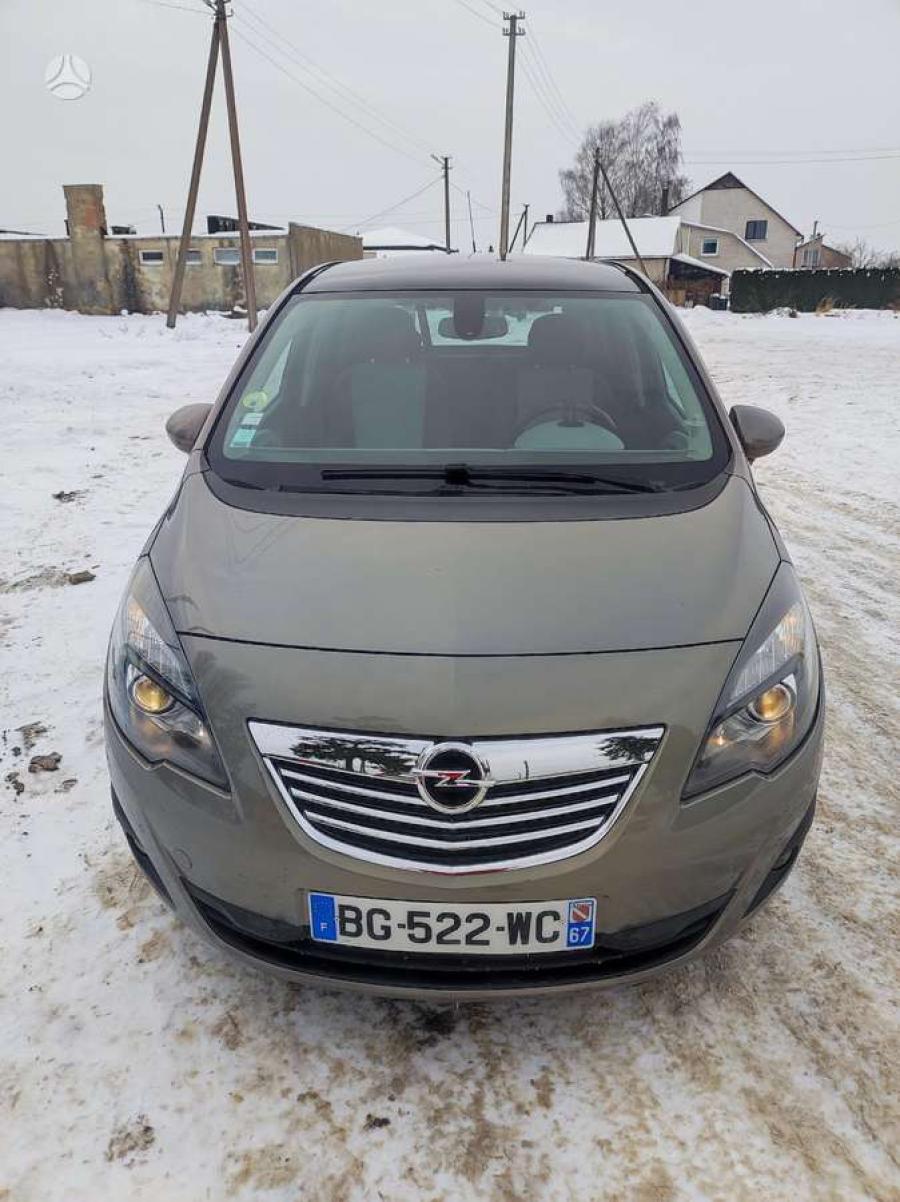 Grey Opel Meriva 2011 in Taurage, with an engine capacity of 1.69 L and mileage of 244 thousand km for 4100 €, photo 1 on AUTOMOTO.COM.LV