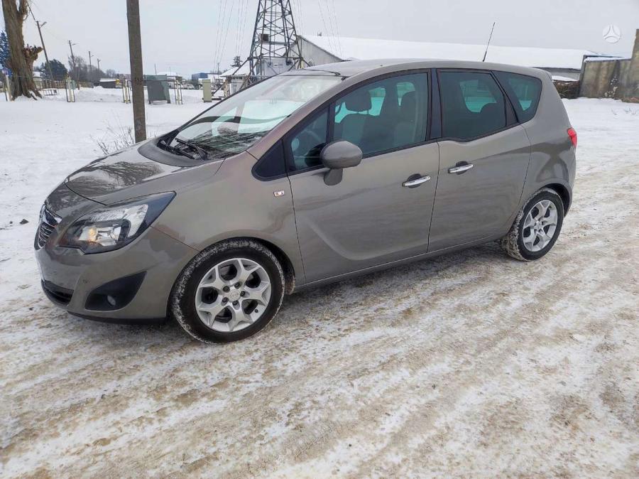 Grey Opel Meriva 2011 in Taurage, with an engine capacity of 1.69 L and mileage of 244 thousand km for 4100 €, photo 2 on AUTOMOTO.COM.LV