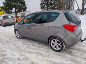 Grey Opel Meriva 2011 in Taurage, with an engine capacity of 1.69 L and mileage of 244 thousand km for 4100 €, photo 3 on AUTOMOTO.COM.LV