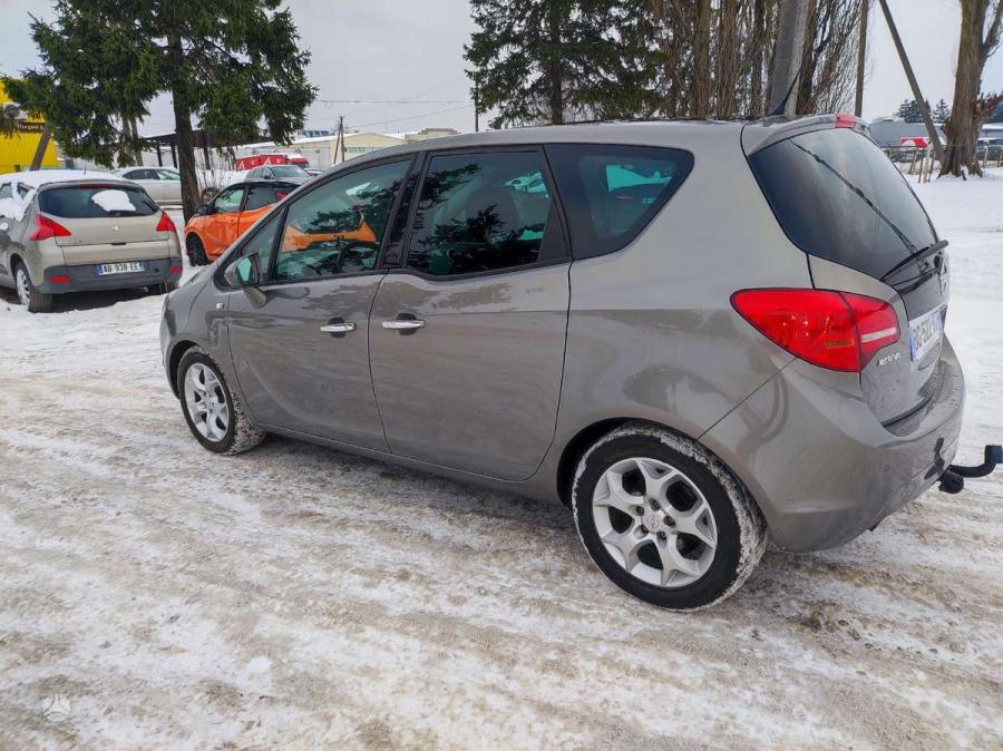Grey Opel Meriva 2011 in Taurage, with an engine capacity of 1.69 L and mileage of 244 thousand km for 4100 €, photo 3 on AUTOMOTO.COM.LV