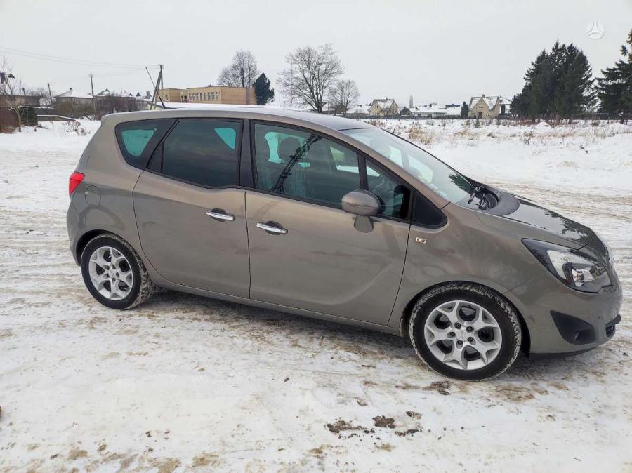 Grey Opel Meriva 2011 in Taurage, with an engine capacity of 1.69 L and mileage of 244 thousand km for 4100 €, photo 5 on AUTOMOTO.COM.LV