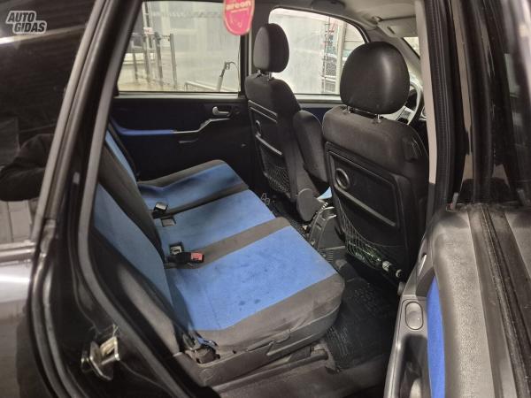 Opel Meriva 2004 in Siauliai, with an engine capacity of 1.70 L and mileage of 216 thousand km for 700 €, photo 10 on AUTOMOTO.COM.LV