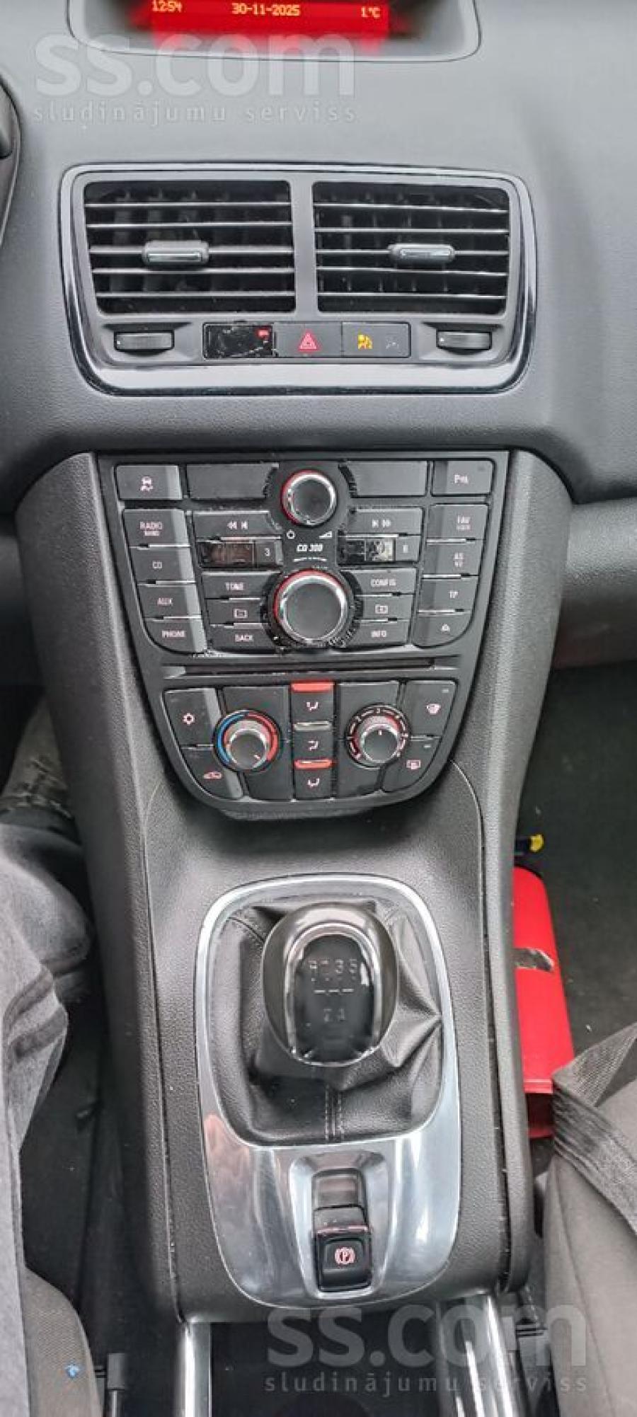 Opel Meriva 2012 Daugavpils, ar dzinēja tilpumu 1.30 L un nobraukumu 212 tūkst. km par 3800 €, foto 15 vietnē AUTOMOTO.COM.LV