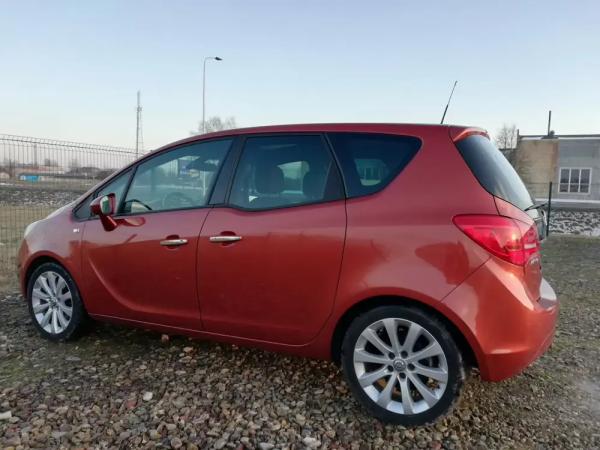 Orange Opel Meriva 2012 in Saldus, with an engine capacity of 1.70 L and mileage of 250 thousand km for 4990 €, photo 4 on AUTOMOTO.COM.LV
