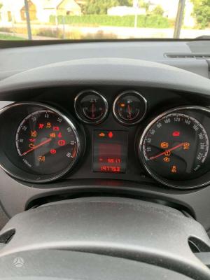 Sarkans Opel Meriva 2013 Kauņa, ar dzinēja tilpumu 1.40 L un nobraukumu 2 tūkst. km par 3350 €, foto 9 vietnē AUTOMOTO.COM.LV