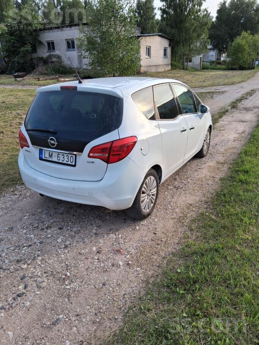 White Opel Meriva 2011 in Cesis, with an engine capacity of 1.70 L and mileage of 436 thousand km for 2150 €, photo 4 on AUTOMOTO.COM.LV