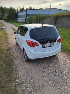 White Opel Meriva 2011 in Cesis, with an engine capacity of 1.70 L and mileage of 436 thousand km for 2150 €, photo 5 on AUTOMOTO.COM.LV