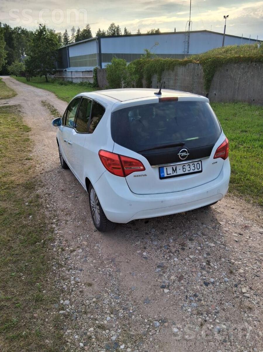 White Opel Meriva 2011 in Cesis, with an engine capacity of 1.70 L and mileage of 436 thousand km for 2150 €, photo 5 on AUTOMOTO.COM.LV
