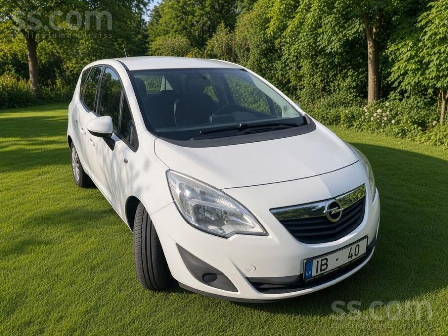 White Opel Meriva 2011 in Riga, with an engine capacity of 1.30 L and mileage of 250 thousand km for 2400 €, photo 1 on AUTOMOTO.COM.LV
