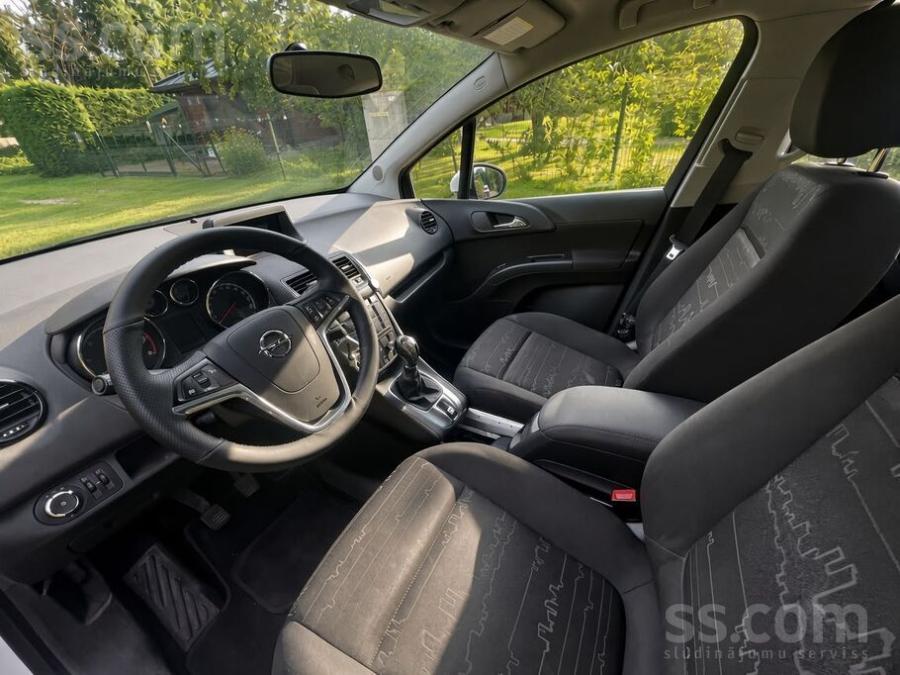 White Opel Meriva 2011 in Riga, with an engine capacity of 1.30 L and mileage of 250 thousand km for 2400 €, photo 6 on AUTOMOTO.COM.LV