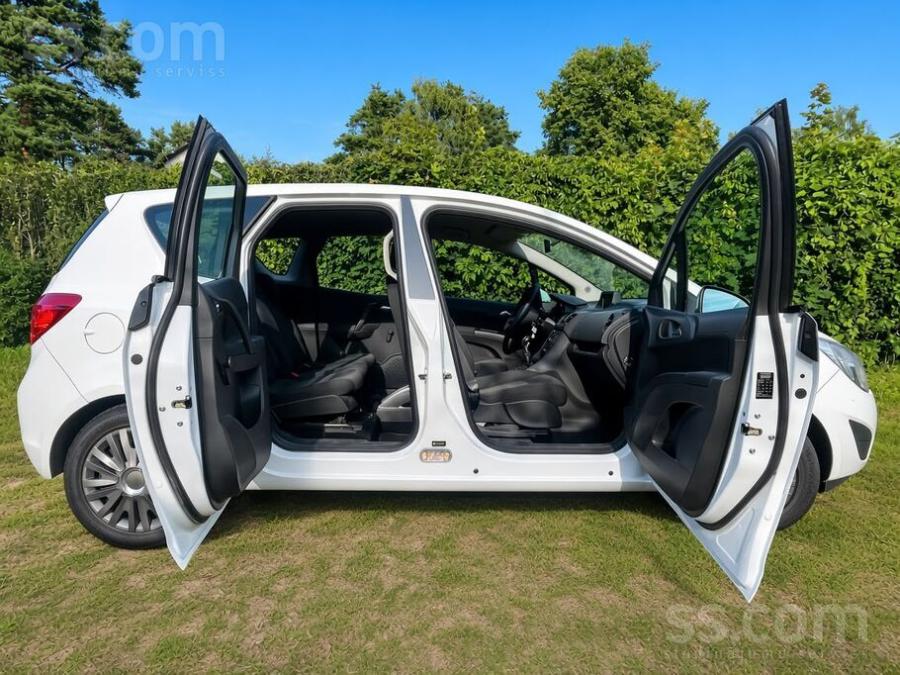 White Opel Meriva 2011 in Riga, with an engine capacity of 1.30 L and mileage of 250 thousand km for 2400 €, photo 7 on AUTOMOTO.COM.LV