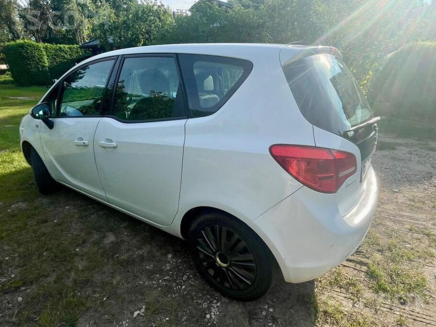 White Opel Meriva 2011 in Riga, with an engine capacity of 1.30 L and mileage of 250 thousand km for 2400 €, photo 9 on AUTOMOTO.COM.LV