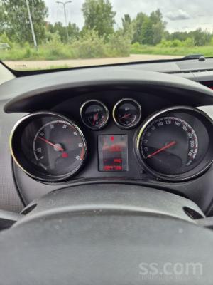 Balts Opel Meriva 2012 Rīga, ar dzinēja tilpumu 1.30 L un nobraukumu 289 tūkst. km par 2650 €, foto 6 vietnē AUTOMOTO.COM.LV