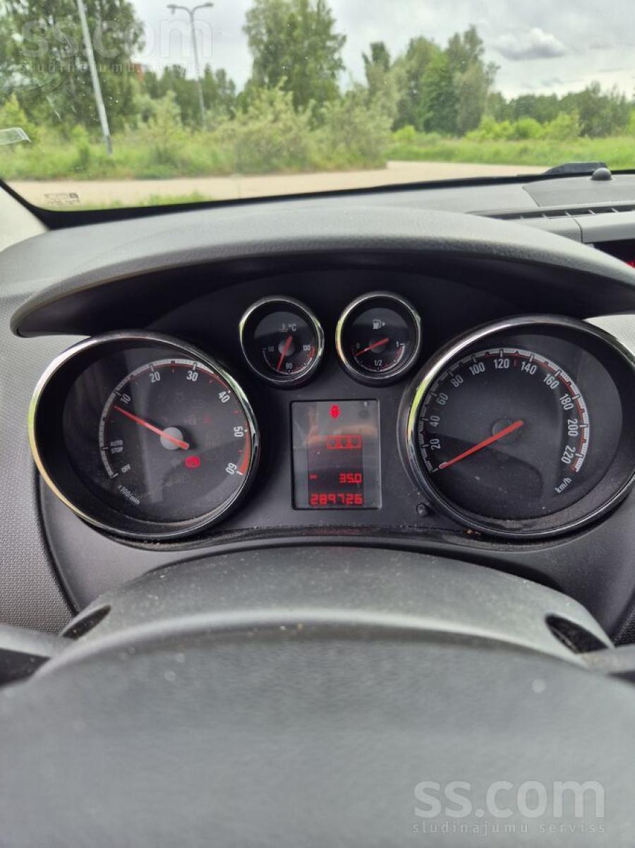 Balts Opel Meriva 2012 Rīga, ar dzinēja tilpumu 1.30 L un nobraukumu 289 tūkst. km par 2650 €, foto 6 vietnē AUTOMOTO.COM.LV