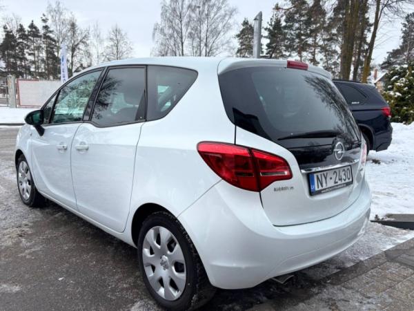 White Opel Meriva 2012 in Riga, with an engine capacity of 1.70 L and mileage of 157 thousand km for 4600 €, photo 4 on AUTOMOTO.COM.LV