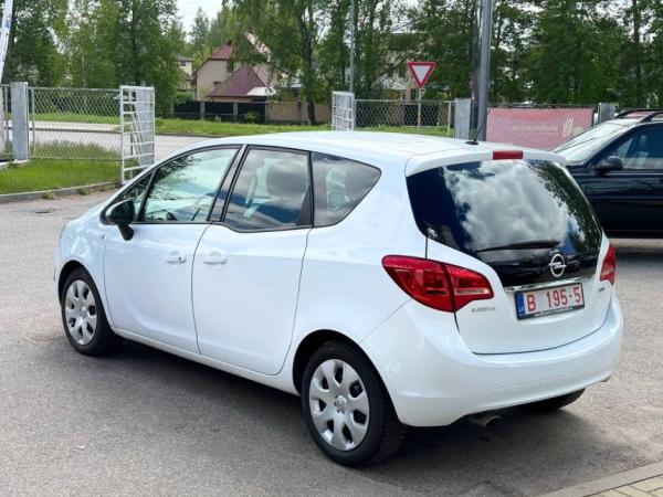 White Opel Meriva 2012 in Riga, with an engine capacity of 1.70 L and mileage of 157 thousand km for 4600 €, photo 6 on AUTOMOTO.COM.LV