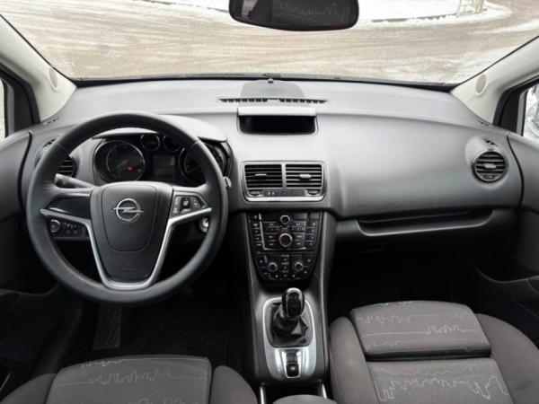 White Opel Meriva 2012 in Riga, with an engine capacity of 1.70 L and mileage of 157 thousand km for 4600 €, photo 10 on AUTOMOTO.COM.LV