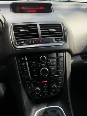 Balts Opel Meriva 2012 Rīga, ar dzinēja tilpumu 1.70 L un nobraukumu 157 tūkst. km par 4600 €, foto 31 vietnē AUTOMOTO.COM.LV
