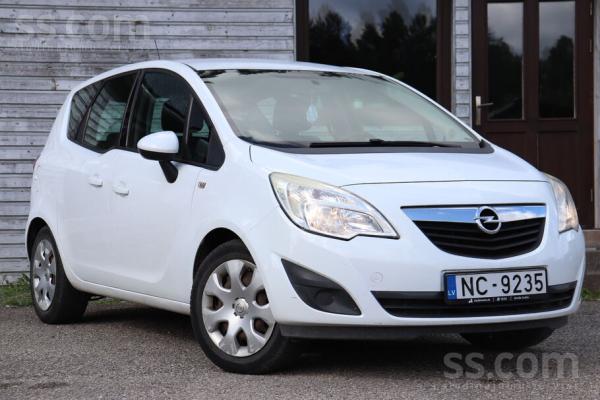 White Opel Meriva 2012 in Valmiera, with an engine capacity of 1.40 L and mileage of 216 thousand km for 3300 €, photo 2 on AUTOMOTO.COM.LV