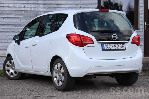 White Opel Meriva 2012 in Valmiera, with an engine capacity of 1.40 L and mileage of 216 thousand km for 3300 €, photo 4 on AUTOMOTO.COM.LV