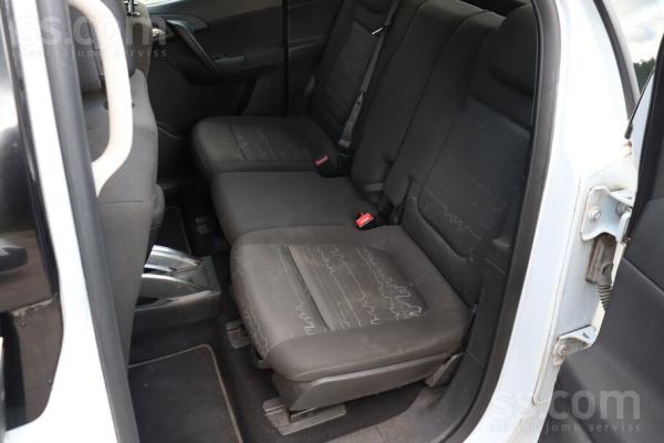 White Opel Meriva 2012 in Valmiera, with an engine capacity of 1.40 L and mileage of 216 thousand km for 3300 €, photo 8 on AUTOMOTO.COM.LV