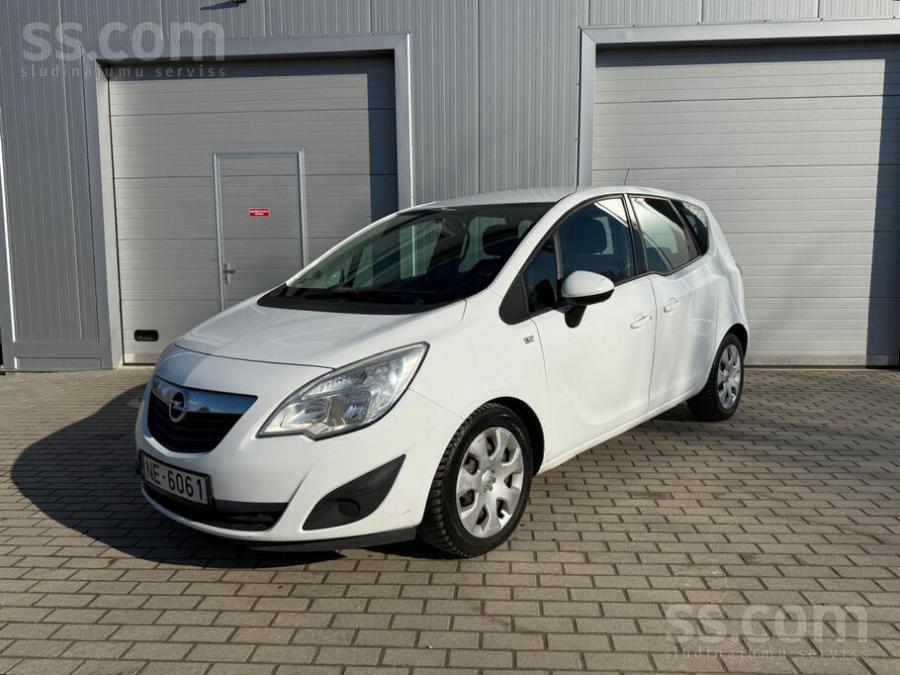 White Opel Meriva 2013 in Riga, with an engine capacity of 1.70 L and mileage of 343 thousand km for 1800 €, photo 1 on AUTOMOTO.COM.LV