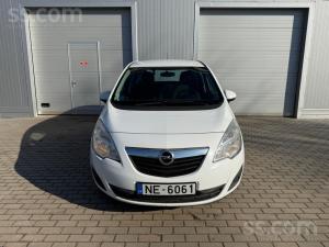 White Opel Meriva 2013 in Riga, with an engine capacity of 1.70 L and mileage of 343 thousand km for 1800 €, photo 3 on AUTOMOTO.COM.LV
